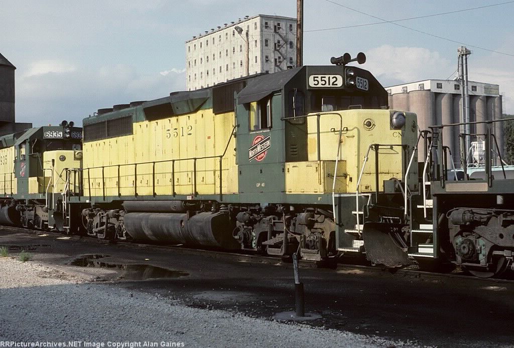 C&NW GP40 5512